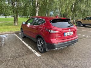 Red Nissan Qashqai 2017 in Riga, with an engine capacity of 1.20 L and mileage of 108 thousand km for 9890 €, photo 8 on AUTOMOTO.COM.LV