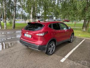 Red Nissan Qashqai 2017 in Riga, with an engine capacity of 1.20 L and mileage of 108 thousand km for 9890 €, photo 9 on AUTOMOTO.COM.LV