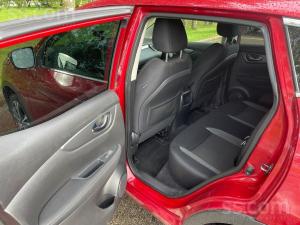 Red Nissan Qashqai 2017 in Riga, with an engine capacity of 1.20 L and mileage of 108 thousand km for 9890 €, photo 11 on AUTOMOTO.COM.LV