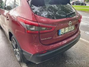 Red Nissan Qashqai 2017 in Riga, with an engine capacity of 1.20 L and mileage of 108 thousand km for 9890 €, photo 15 on AUTOMOTO.COM.LV