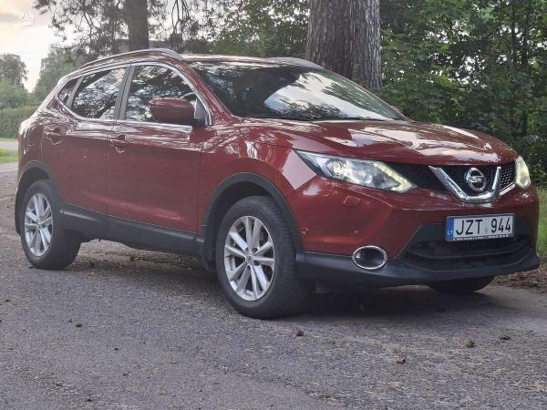 Red Nissan Qashqai 2017 in Vilnius, with an engine capacity of 1.20 L and mileage of 113 thousand km for 11400 €, photo 1 on AUTOMOTO.COM.LV