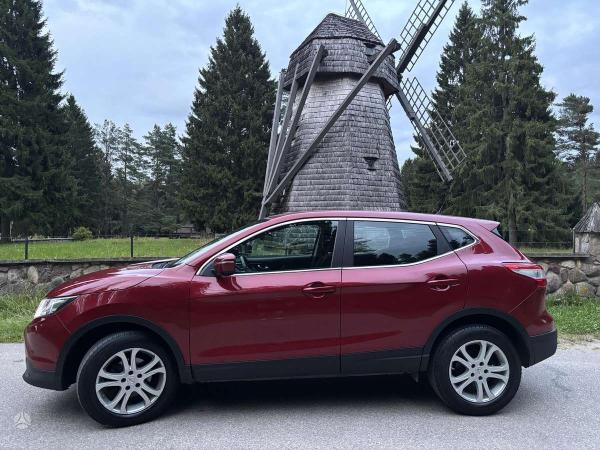 Red Nissan Qashqai 2017 in Telschi, with an engine capacity of 1.20 L and mileage of 125 thousand km for 7654 €, photo 1 on AUTOMOTO.COM.LV