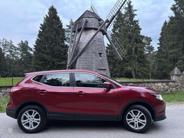 Red Nissan Qashqai 2017 in Telschi, with an engine capacity of 1.20 L and mileage of 125 thousand km for 7654 €, photo 3 on AUTOMOTO.COM.LV