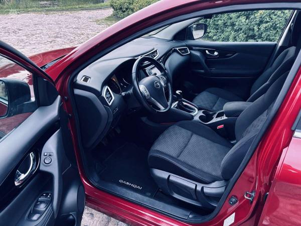 Red Nissan Qashqai 2017 in Telschi, with an engine capacity of 1.20 L and mileage of 125 thousand km for 7654 €, photo 4 on AUTOMOTO.COM.LV