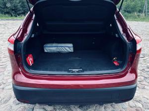 Red Nissan Qashqai 2017 in Telschi, with an engine capacity of 1.20 L and mileage of 125 thousand km for 7654 €, photo 10 on AUTOMOTO.COM.LV