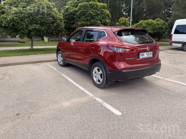 Red Nissan Qashqai 2017 in Jekabpils, with an engine capacity of 1.60 L and mileage of 80 thousand km for 11500 €, photo 3 on AUTOMOTO.COM.LV