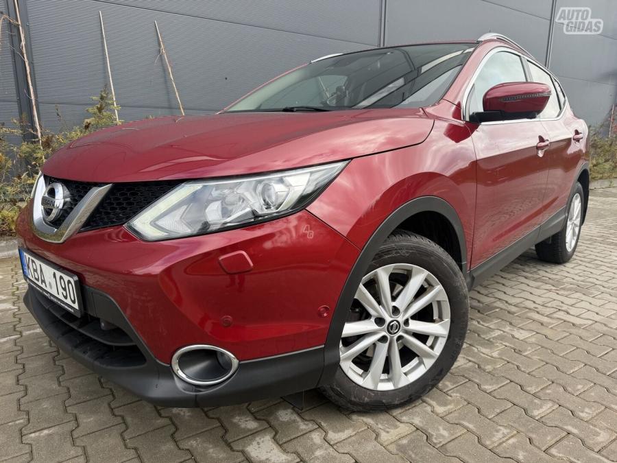 Red Nissan Qashqai 2017 in Vilnius, with an engine capacity of 1.20 L and mileage of 90 thousand km for 9999 €, photo 1 on AUTOMOTO.COM.LV