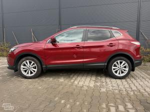 Red Nissan Qashqai 2017 in Vilnius, with an engine capacity of 1.20 L and mileage of 90 thousand km for 9999 €, photo 5 on AUTOMOTO.COM.LV