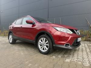 Red Nissan Qashqai 2017 in Vilnius, with an engine capacity of 1.20 L and mileage of 90 thousand km for 9999 €, photo 8 on AUTOMOTO.COM.LV