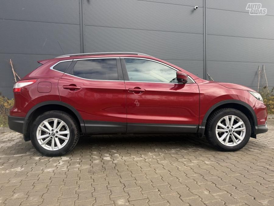 Red Nissan Qashqai 2017 in Vilnius, with an engine capacity of 1.20 L and mileage of 90 thousand km for 9999 €, photo 10 on AUTOMOTO.COM.LV