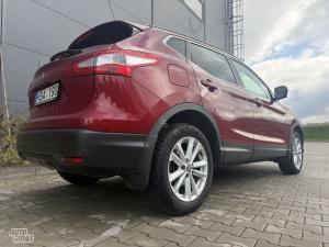 Red Nissan Qashqai 2017 in Vilnius, with an engine capacity of 1.20 L and mileage of 90 thousand km for 9999 €, photo 11 on AUTOMOTO.COM.LV