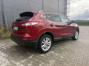 Red Nissan Qashqai 2017 in Vilnius, with an engine capacity of 1.20 L and mileage of 90 thousand km for 9999 €, photo 12 on AUTOMOTO.COM.LV