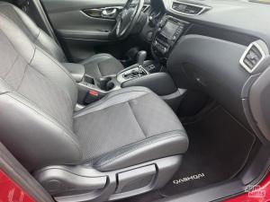 Red Nissan Qashqai 2017 in Vilnius, with an engine capacity of 1.20 L and mileage of 90 thousand km for 9999 €, photo 19 on AUTOMOTO.COM.LV