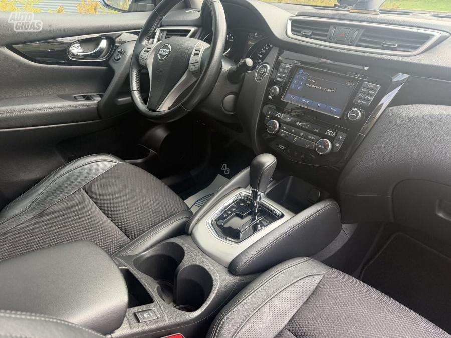 Red Nissan Qashqai 2017 in Vilnius, with an engine capacity of 1.20 L and mileage of 90 thousand km for 9999 €, photo 20 on AUTOMOTO.COM.LV