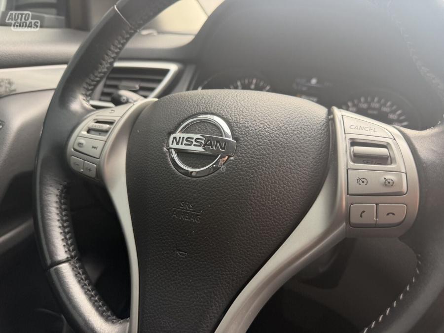 Red Nissan Qashqai 2017 in Vilnius, with an engine capacity of 1.20 L and mileage of 90 thousand km for 9999 €, photo 22 on AUTOMOTO.COM.LV