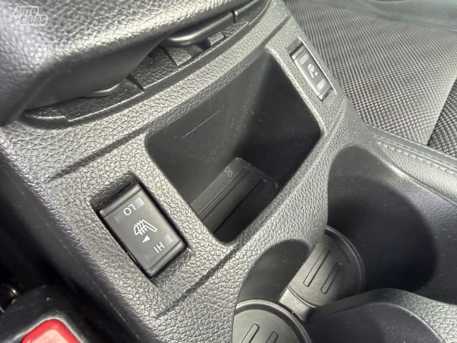 Red Nissan Qashqai 2017 in Vilnius, with an engine capacity of 1.20 L and mileage of 90 thousand km for 9999 €, photo 23 on AUTOMOTO.COM.LV