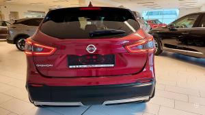 Red Nissan Qashqai 2018 in Siauliai, with an engine capacity of 1.20 L and mileage of 91 thousand km for 13300 €, photo 5 on AUTOMOTO.COM.LV