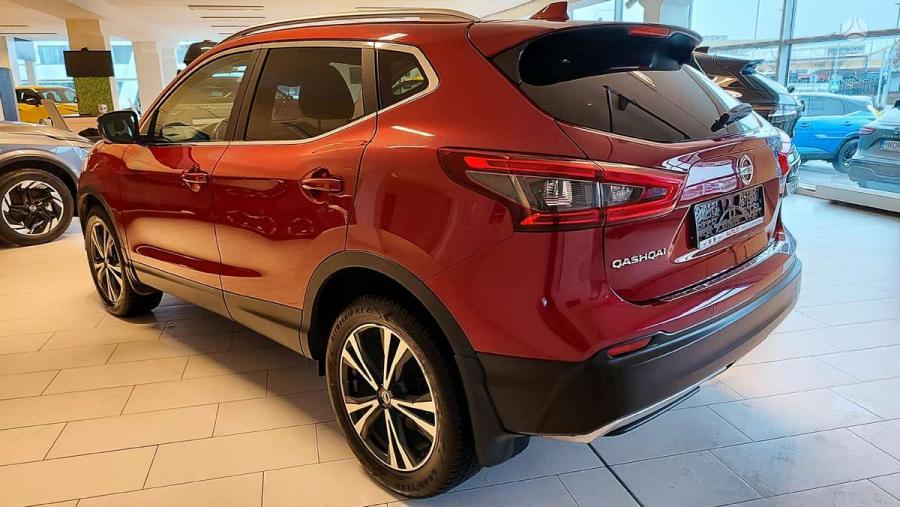 Red Nissan Qashqai 2018 in Siauliai, with an engine capacity of 1.20 L and mileage of 91 thousand km for 13300 €, photo 6 on AUTOMOTO.COM.LV