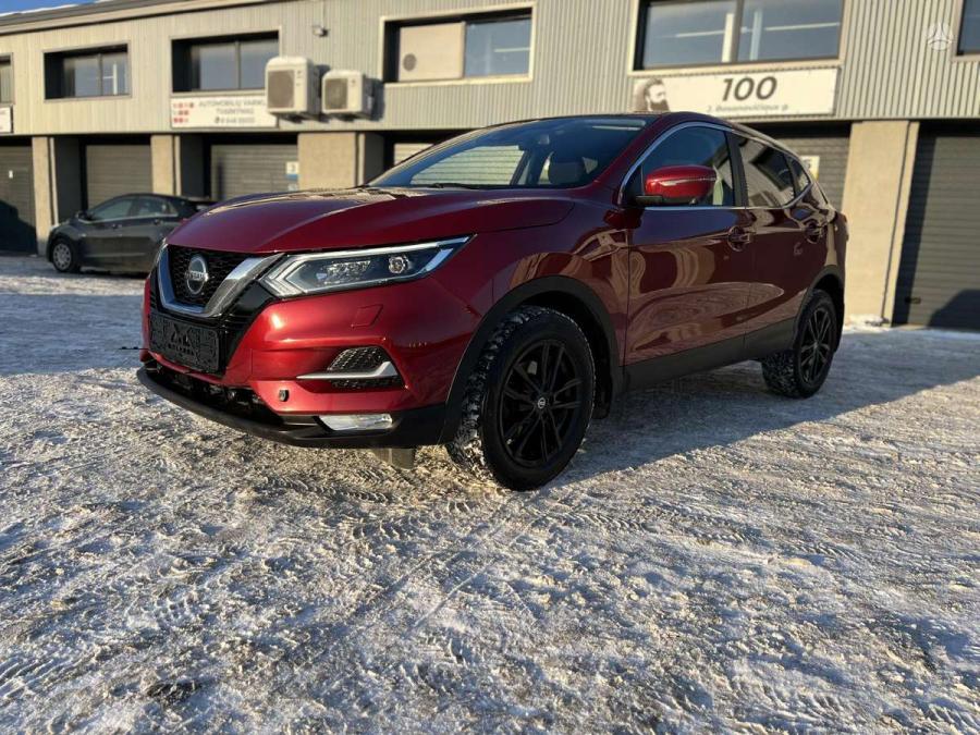 Red Nissan Qashqai 2018 in Siauliai, with an engine capacity of 1.20 L and mileage of 190 thousand km for 9650 €, photo 1 on AUTOMOTO.COM.LV