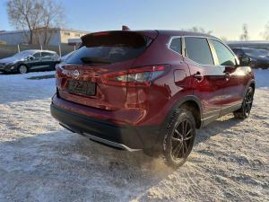 Red Nissan Qashqai 2018 in Siauliai, with an engine capacity of 1.20 L and mileage of 190 thousand km for 9650 €, photo 4 on AUTOMOTO.COM.LV
