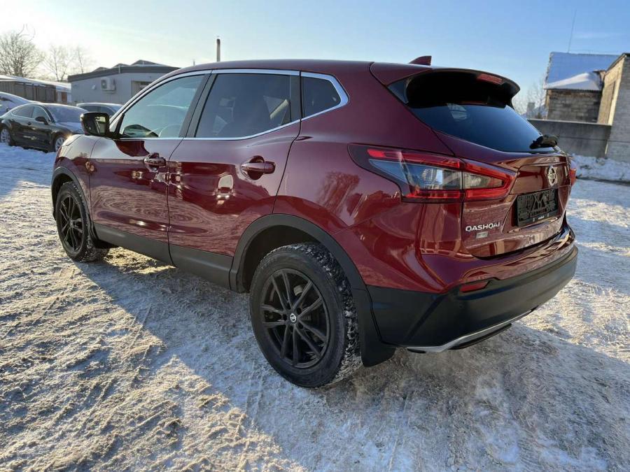 Red Nissan Qashqai 2018 in Siauliai, with an engine capacity of 1.20 L and mileage of 190 thousand km for 9650 €, photo 6 on AUTOMOTO.COM.LV