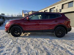 Red Nissan Qashqai 2018 in Siauliai, with an engine capacity of 1.20 L and mileage of 190 thousand km for 9650 €, photo 7 on AUTOMOTO.COM.LV