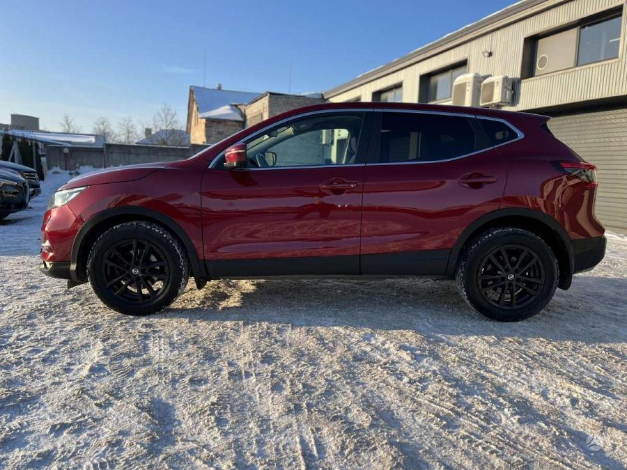 Red Nissan Qashqai 2018 in Siauliai, with an engine capacity of 1.20 L and mileage of 190 thousand km for 9650 €, photo 7 on AUTOMOTO.COM.LV