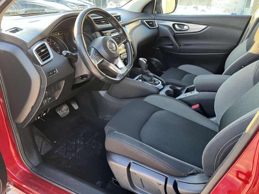 Red Nissan Qashqai 2018 in Siauliai, with an engine capacity of 1.20 L and mileage of 190 thousand km for 9650 €, photo 12 on AUTOMOTO.COM.LV