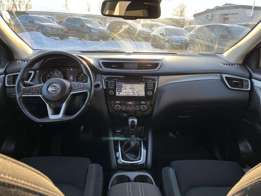 Red Nissan Qashqai 2018 in Siauliai, with an engine capacity of 1.20 L and mileage of 190 thousand km for 9650 €, photo 14 on AUTOMOTO.COM.LV