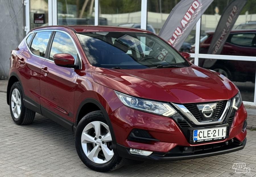 Red Nissan Qashqai 2018 in Radviliskis, with an engine capacity of 1.20 L and mileage of 210 thousand km for 10950 €, photo 3 on AUTOMOTO.COM.LV