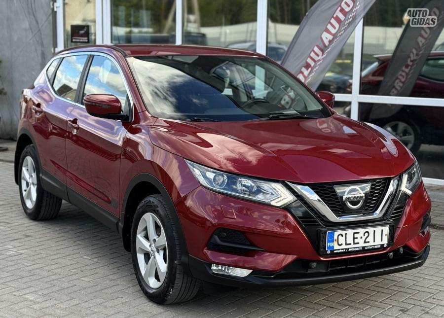 Red Nissan Qashqai 2018 in Radviliskis, with an engine capacity of 1.20 L and mileage of 210 thousand km for 10950 €, photo 7 on AUTOMOTO.COM.LV