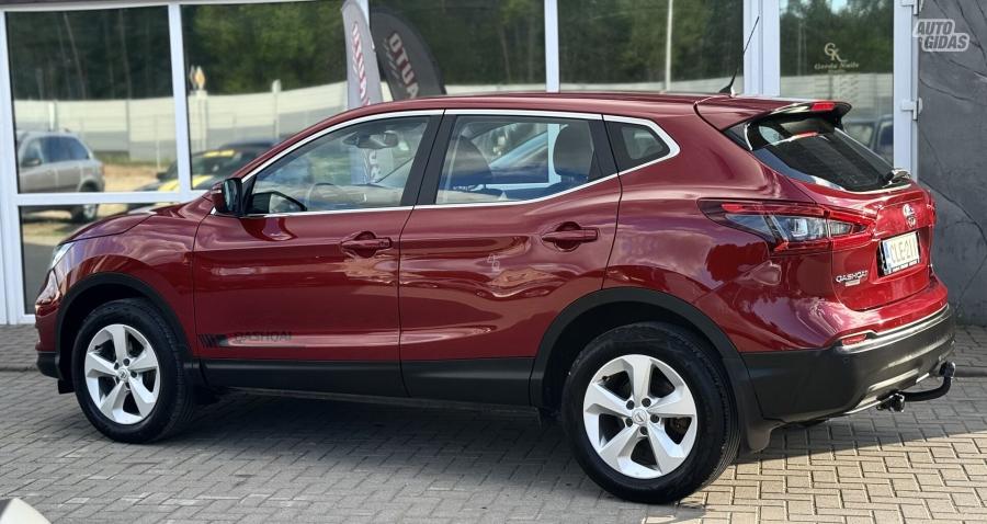 Red Nissan Qashqai 2018 in Radviliskis, with an engine capacity of 1.20 L and mileage of 210 thousand km for 10950 €, photo 10 on AUTOMOTO.COM.LV