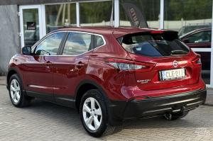 Red Nissan Qashqai 2018 in Radviliskis, with an engine capacity of 1.20 L and mileage of 210 thousand km for 10950 €, photo 12 on AUTOMOTO.COM.LV