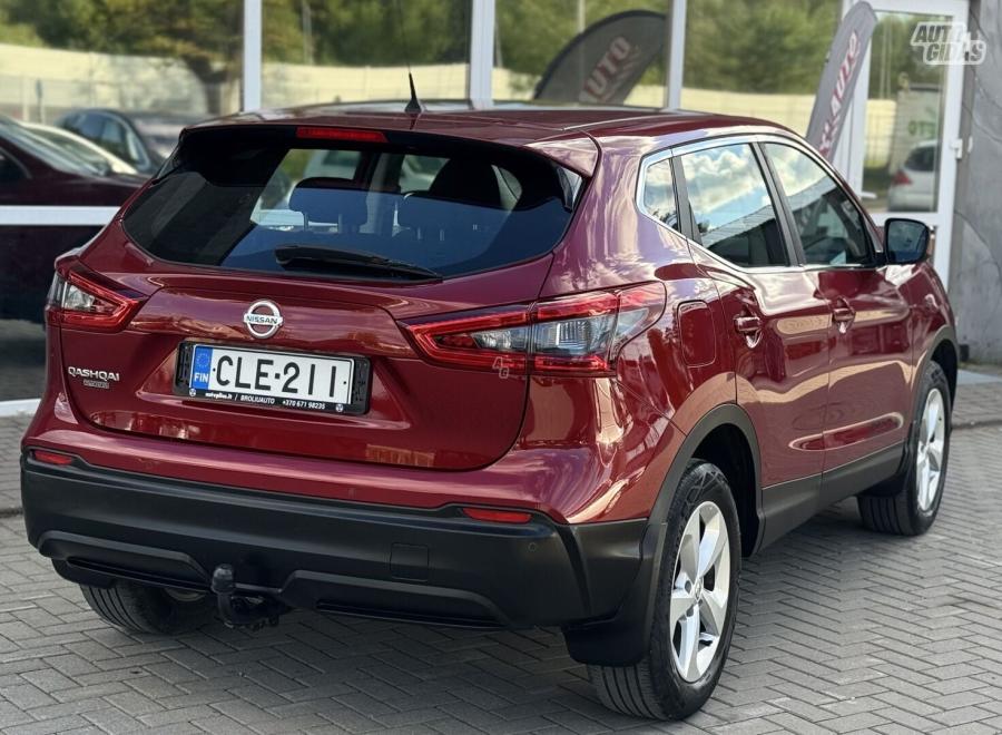 Red Nissan Qashqai 2018 in Radviliskis, with an engine capacity of 1.20 L and mileage of 210 thousand km for 10950 €, photo 13 on AUTOMOTO.COM.LV