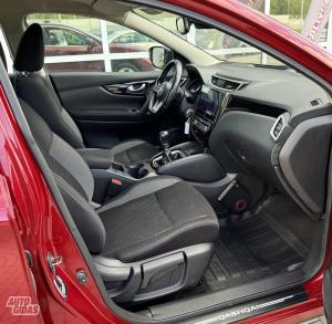 Red Nissan Qashqai 2018 in Radviliskis, with an engine capacity of 1.20 L and mileage of 210 thousand km for 10950 €, photo 19 on AUTOMOTO.COM.LV