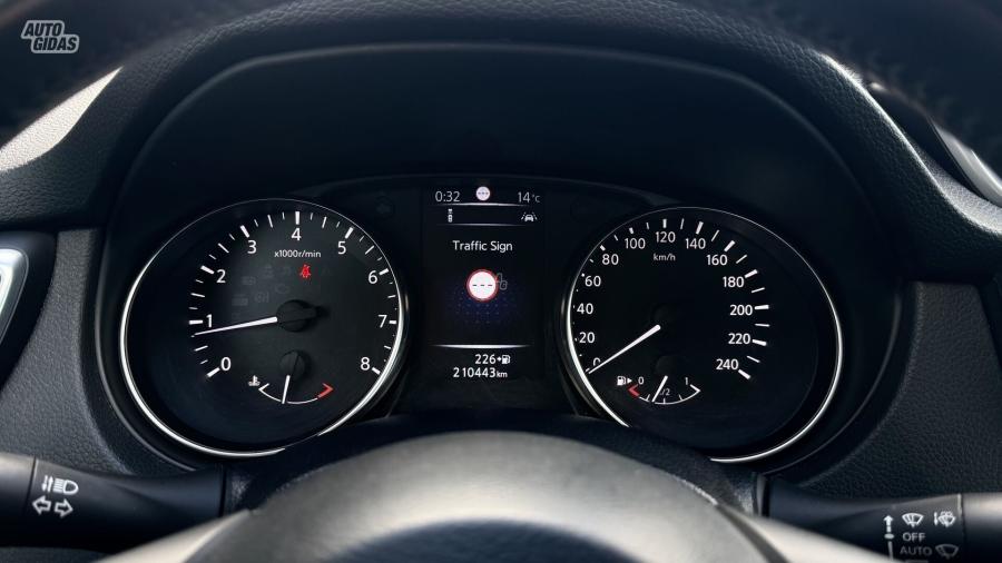 Red Nissan Qashqai 2018 in Radviliskis, with an engine capacity of 1.20 L and mileage of 210 thousand km for 10950 €, photo 21 on AUTOMOTO.COM.LV