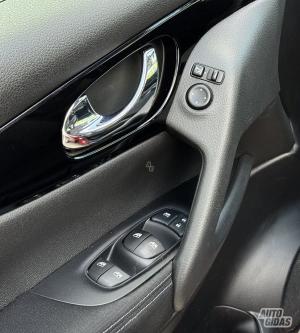 Red Nissan Qashqai 2018 in Radviliskis, with an engine capacity of 1.20 L and mileage of 210 thousand km for 10950 €, photo 27 on AUTOMOTO.COM.LV