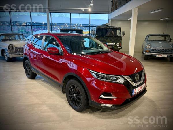 Red Nissan Qashqai 2018 in Dobele, with an engine capacity of 1.20 L and mileage of 193 thousand km for 10850 €, photo 1 on AUTOMOTO.COM.LV