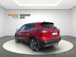 Red Nissan Qashqai 2018 in Riga, with an engine capacity of 1.20 L and mileage of 94 thousand km for 11290 €, photo 5 on AUTOMOTO.COM.LV
