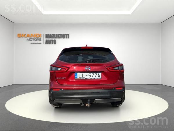 Red Nissan Qashqai 2018 in Riga, with an engine capacity of 1.20 L and mileage of 94 thousand km for 11290 €, photo 5 on AUTOMOTO.COM.LV
