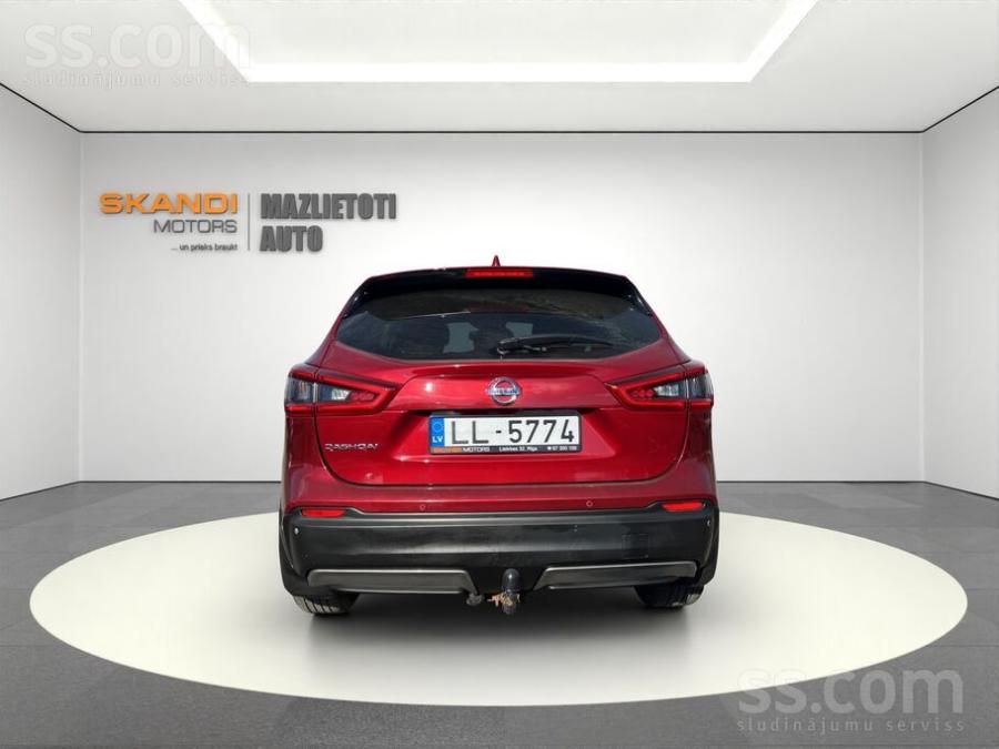 Red Nissan Qashqai 2018 in Riga, with an engine capacity of 1.20 L and mileage of 94 thousand km for 11290 €, photo 6 on AUTOMOTO.COM.LV