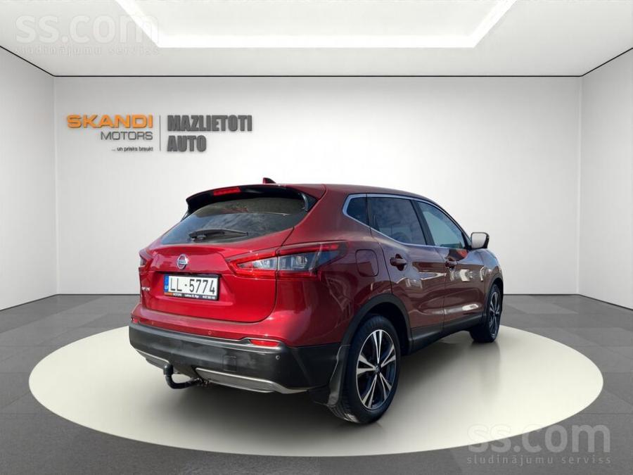 Red Nissan Qashqai 2018 in Riga, with an engine capacity of 1.20 L and mileage of 94 thousand km for 11290 €, photo 7 on AUTOMOTO.COM.LV