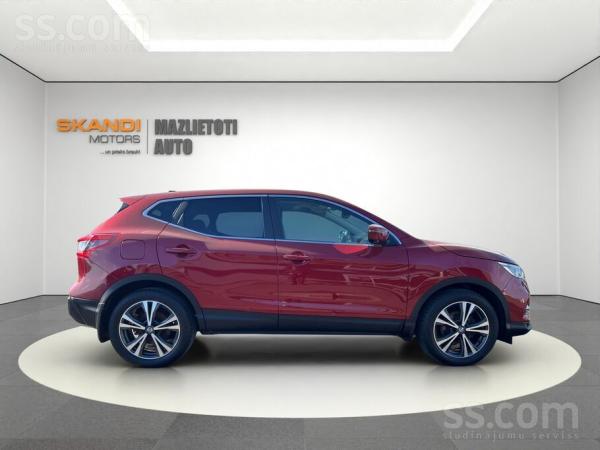 Red Nissan Qashqai 2018 in Riga, with an engine capacity of 1.20 L and mileage of 94 thousand km for 11290 €, photo 7 on AUTOMOTO.COM.LV