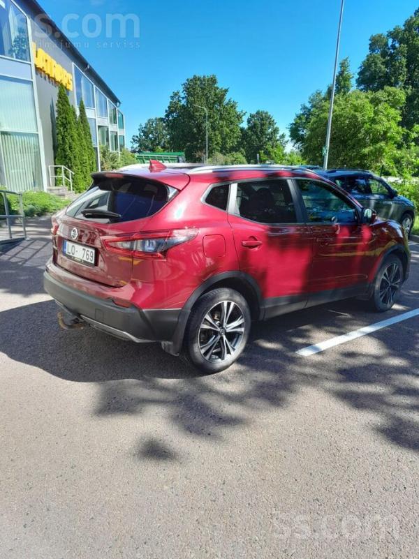 Red Nissan Qashqai 2018 in Jelgava, with an engine capacity of 1.60 L and mileage of 210 thousand km for 8000 €, photo 4 on AUTOMOTO.COM.LV
