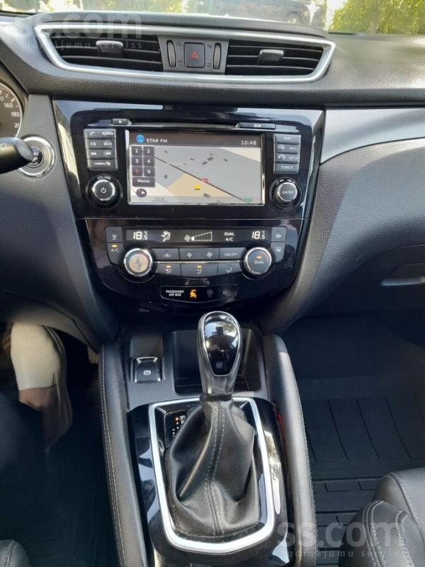 Red Nissan Qashqai 2018 in Jelgava, with an engine capacity of 1.60 L and mileage of 210 thousand km for 8000 €, photo 7 on AUTOMOTO.COM.LV