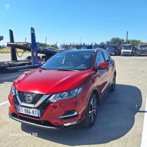 Red Nissan Qashqai 2018 in Taurage, with an engine capacity of 1.60 L and mileage of 186 thousand km for 10999 €, photo 4 on AUTOMOTO.COM.LV