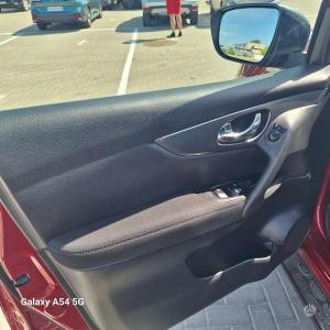 Red Nissan Qashqai 2018 in Taurage, with an engine capacity of 1.60 L and mileage of 186 thousand km for 10999 €, photo 9 on AUTOMOTO.COM.LV
