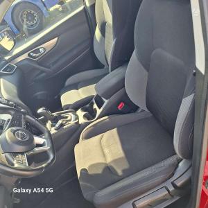 Red Nissan Qashqai 2018 in Taurage, with an engine capacity of 1.60 L and mileage of 186 thousand km for 10999 €, photo 10 on AUTOMOTO.COM.LV