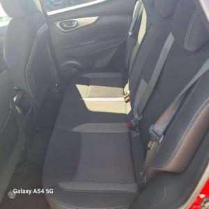 Red Nissan Qashqai 2018 in Taurage, with an engine capacity of 1.60 L and mileage of 186 thousand km for 10999 €, photo 11 on AUTOMOTO.COM.LV