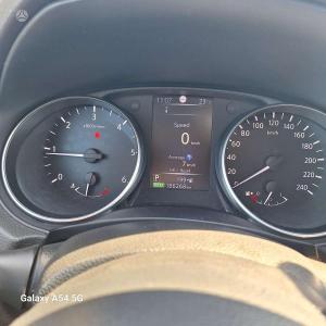 Red Nissan Qashqai 2018 in Taurage, with an engine capacity of 1.60 L and mileage of 186 thousand km for 10999 €, photo 12 on AUTOMOTO.COM.LV